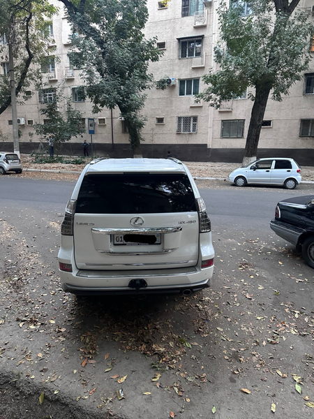 Пррдается Lexus GX460