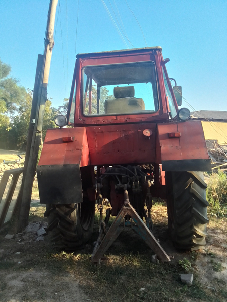 Yuz traktor sotiladi