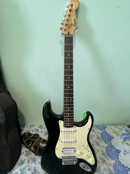 Gitara Fender elektronniy