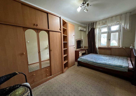 Продам квартиру 4/5/9/100м2 Ул Чехова Метро ойбек Госпитальный рынок