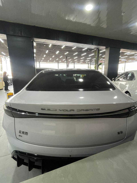 BYD  Seal 730 km