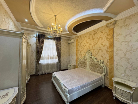 ПродатсяЕвро дом Ор-р: Мевазор махалля 350м2
