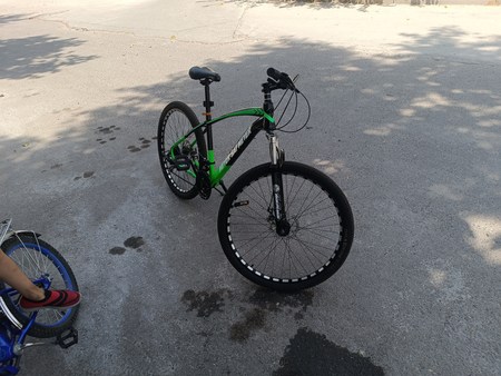 Kattalar uchun veloseped,xolati idiyal, azgina minilgan,aybi yòq.