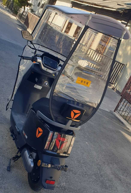 Всесезонный скутер от yadea 2000wat. Cruise control.