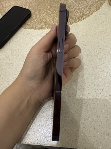 Iphone 14 pro max 256 гб сотилади.