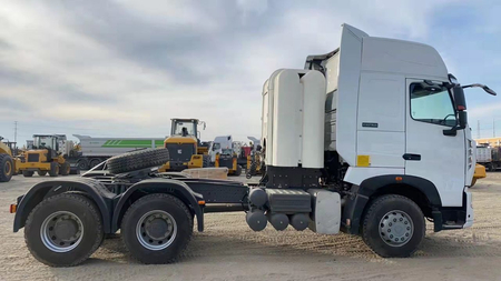 HOWO A7-G  CNG Тягач 6×4