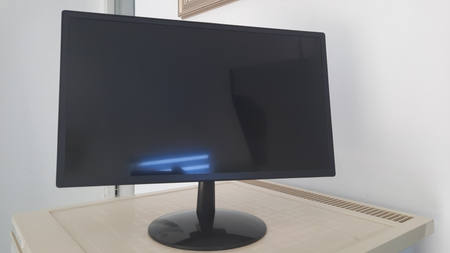 Monitor 19 led sotiladi Arzon narxda