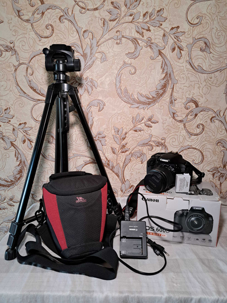 Canon 600d sotiladi, ideal xolatda yangidek