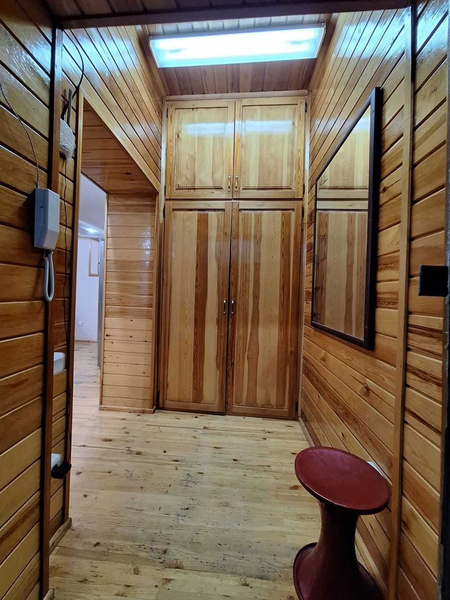 Срочно продается квартира в Ташкенте 2/2/4 , Мирзо Улугбек (J2786)