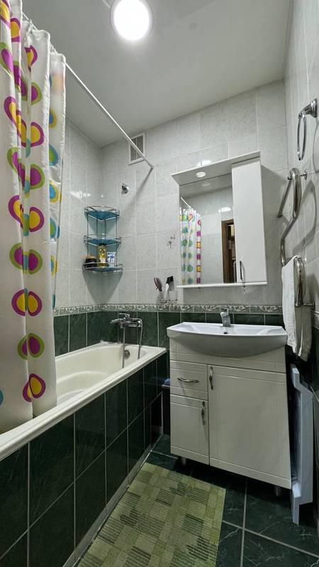 Срочно 2х ком. квартира, ор-р: Шохона кафе, 61м2