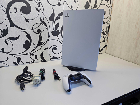 ПРОДАМ PlayStation 5 Digital 825GB Третья ревизия. Состояние ИДЕАЛЬНОЕ