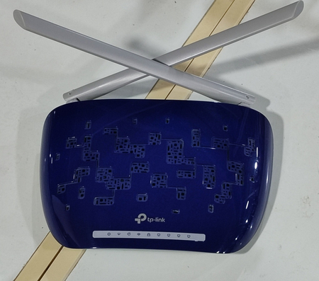 Wi fi Routir tp-link v idealnom sostayani v rabochim sostayane