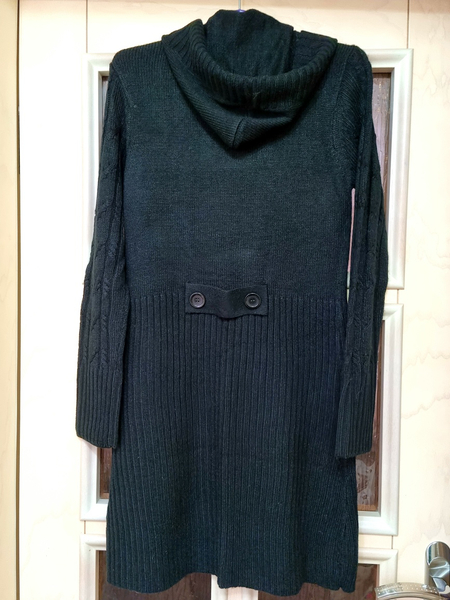 Кардиган с капюшоном.