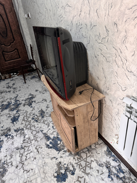 Телевизор и подставка