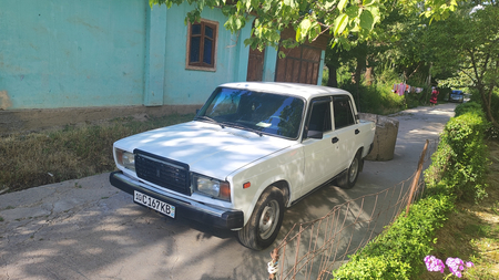 Vaz 2107 sotiladi