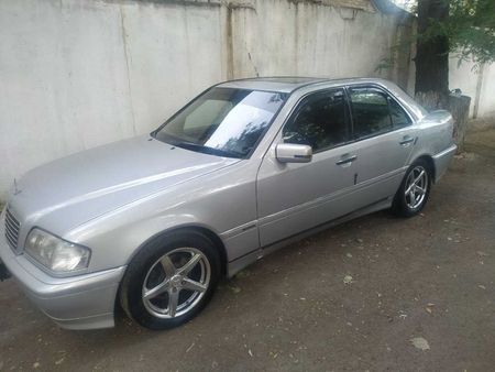 w202 c 180 Mercedes Benz 1993