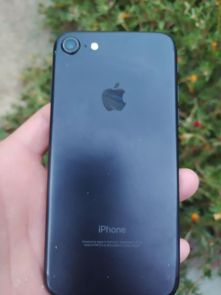 Iphone 7  sotilad narx 8000min otib bergan joyi bor