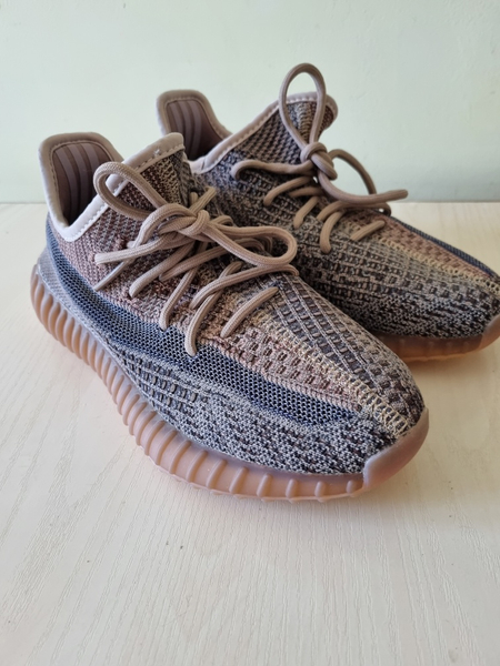 Новые кроссовки Adidas yeezy