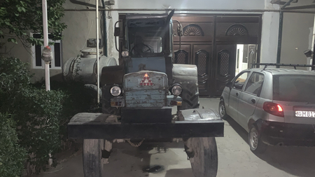 Traktor srochni sotiladi pochti yangi