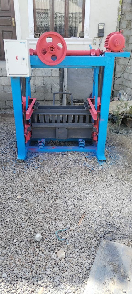 Shlakablok aparat sotiladi 1600$