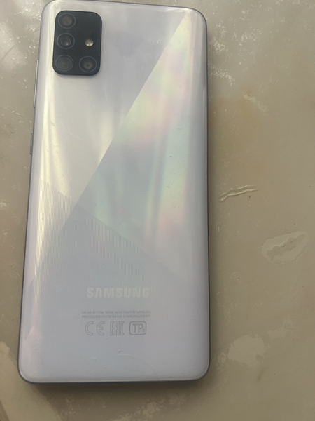 Samsung A51 телефон