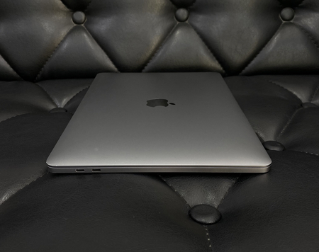 Apple MacBook Pro  GB 2018 года в идеально состоянии