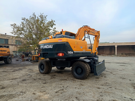 Hyundai 140 sotiladi