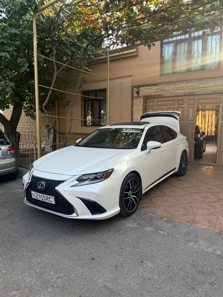Lexus Is 250.      .