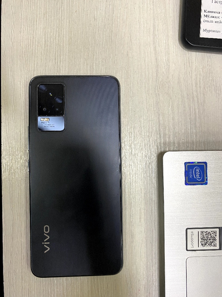 Vivo V21e  (128 gb)