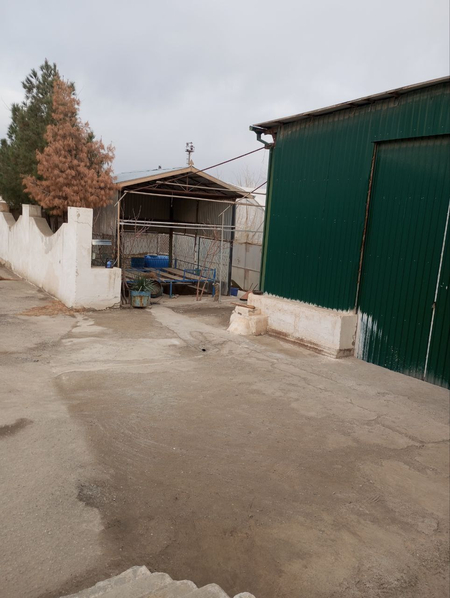 Navoiy shahrida ba'za arendaga beriladi 1000m²