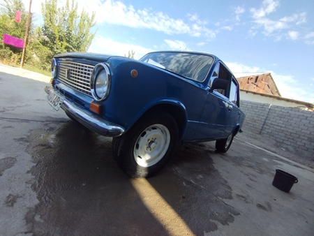 Продаётся ваз  21011 gaz-benzin