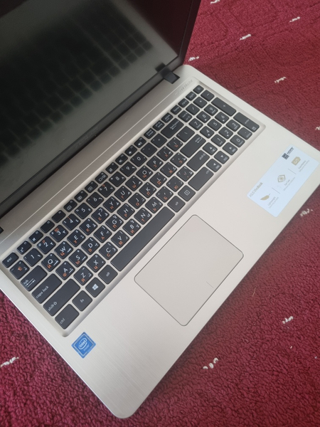 Notebook ASUS sotiladi.