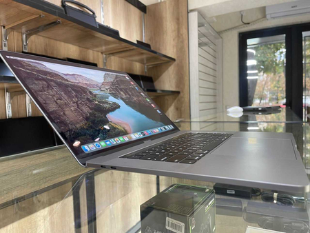 Macbook PRO 15 Intel Core i9-9880H озу32гб 512ssd Radeon Pro 560X 4гб