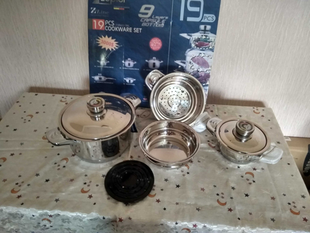 Продам набор посуды из 19 предметов.