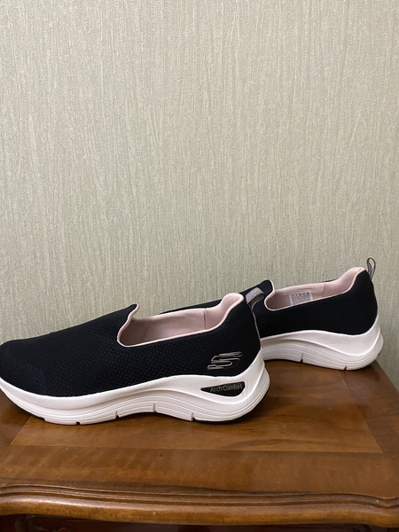 Спортивные оригинальные кроссовки Skechers