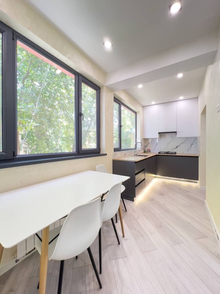 Продам 1/2/4 Буюк ипак йули кирпич 2х6 171 школа