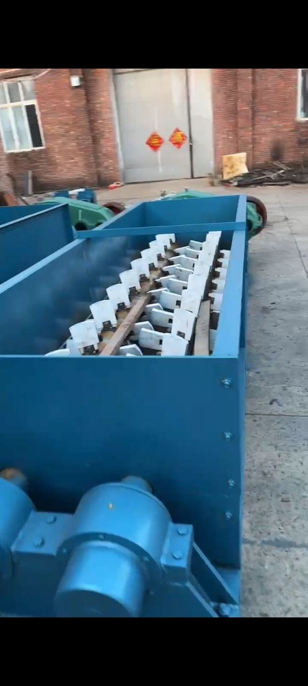 Robot ukladchik kirpichniy press