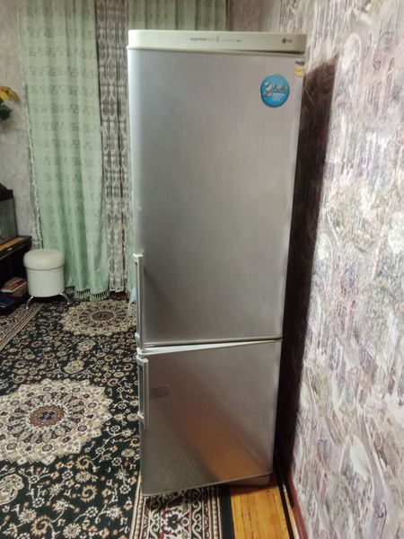 Продается холодильник LG все родное, не жёлтый,не ремонтный,