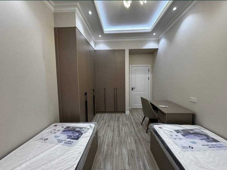 Сдается 3/8/10 квартира 100 м2  Ор-р: сзади Алайского базара     (МДХ)