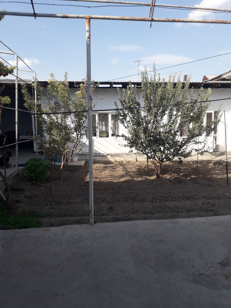 Яшнабод район 4 сотик 6 хона туртбурчак ховлиси ери янгабод махалада