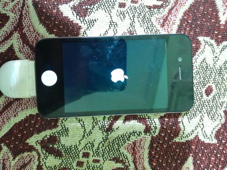 iPhone 4 сотилади