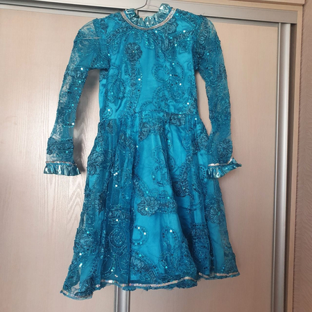 Продам нарядные платья