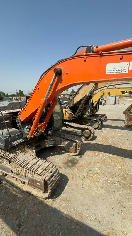 Эксковатор Hitachi срочно сотилади!