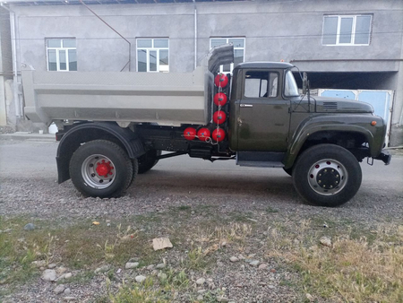 Zil maskoviski sotiladi