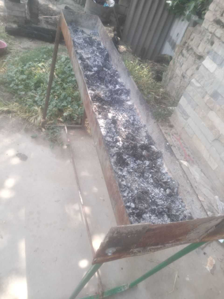 Shashlik uchon qora qora
