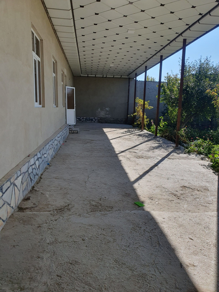 Xovli sotiladi 18 sutik 8 ta xona