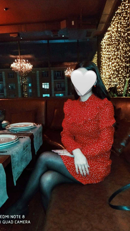 Красное платье в горошек
