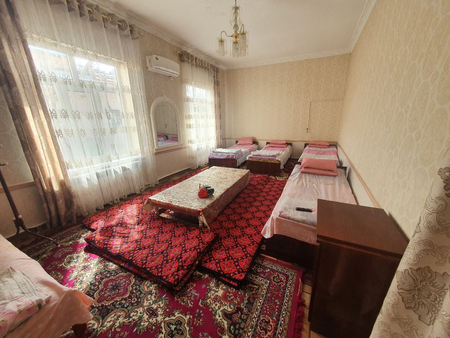Xostel Registon maydoni ruparasida . Хостел на против Регистан