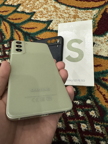Samsung S21 FE в хорошем состоянии Срочно