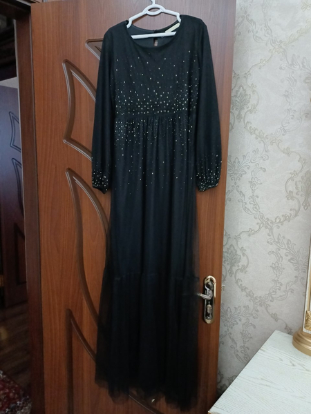 Ayollar oqshom liboslari